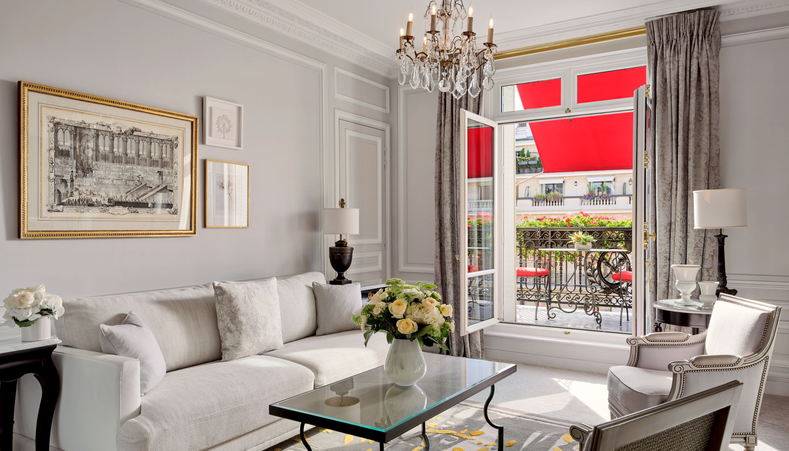 Deluxe Suite With Paris Views & Balcony | Hôtel Plaza Athénée