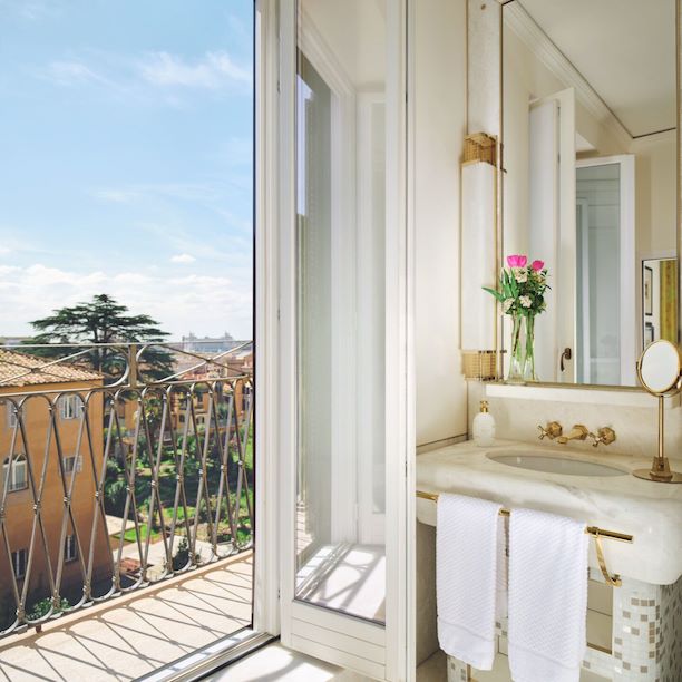 Prestige Room with View and Balcony at Hotel Eden | Dorchester Collection