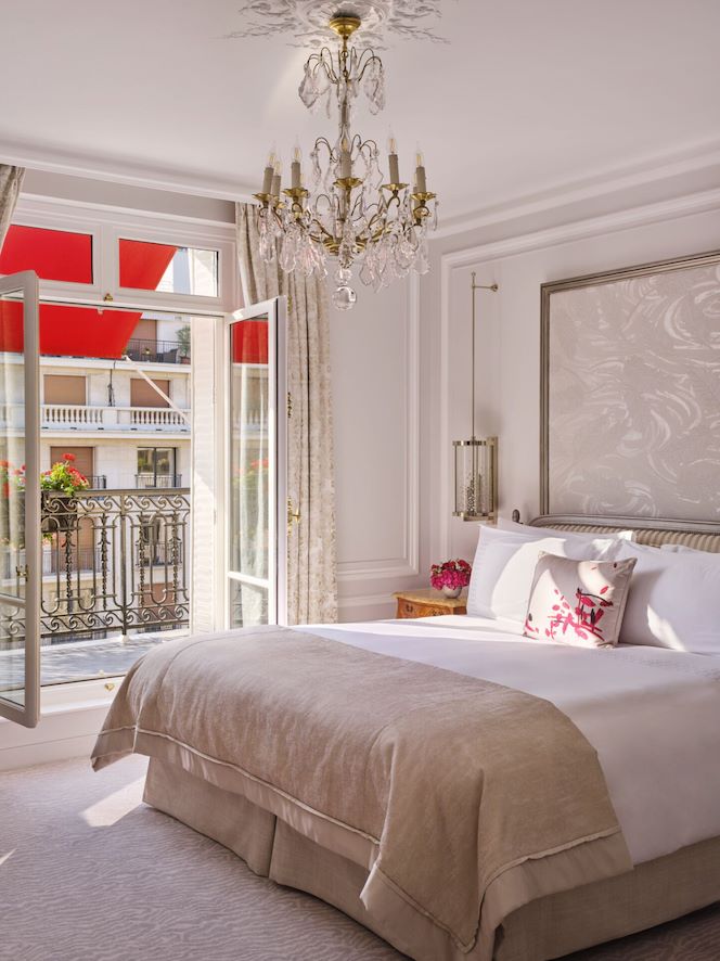 Deluxe Suite With Paris Views & Balcony | Hôtel Plaza Athénée