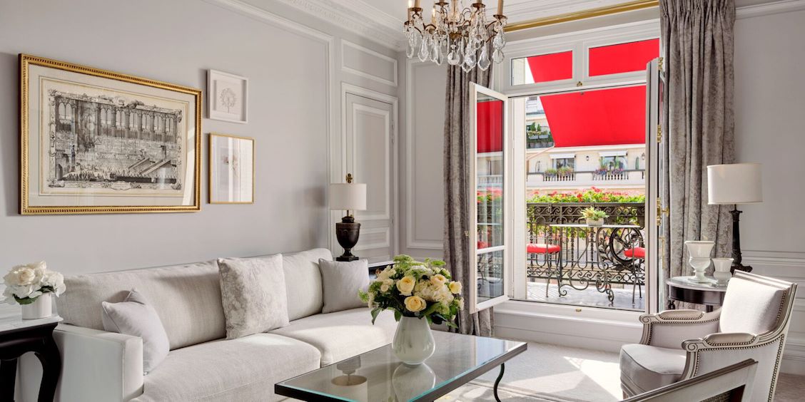 Deluxe Suite With Paris Views & Balcony | Hôtel Plaza Athénée